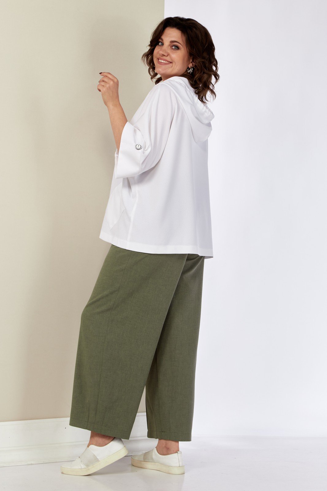 Костюм брючный 4057 белый + олива Shetti купить в интернет магазине | в наличии